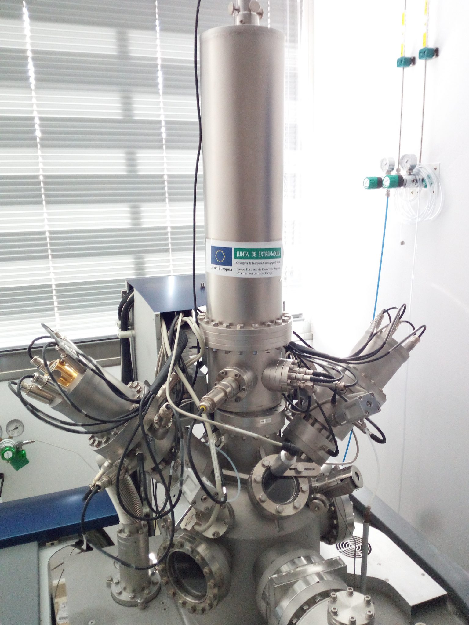 U16-E04. ToF-SIMS 5 Time-of-flight secondary-ion mass spectrometry system (ION TOF ) - Nanbiosis