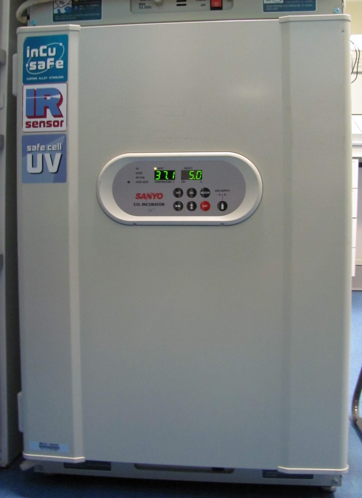 U2-E04. CO2 cell culture incubator with UV contamination control (2 ...
